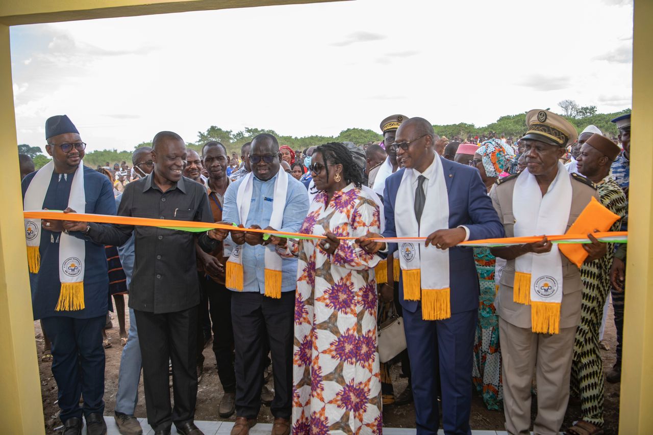 Mankono : Amadou Koné inaugure le 1er collège de proximité de Ouedallah ...