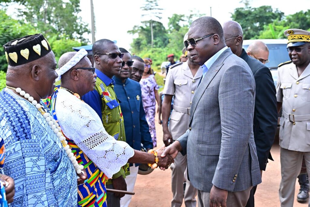 Gagoré–Brihiri : Le ministre Amedé Koffi Kouakou éteint le foyer de ...