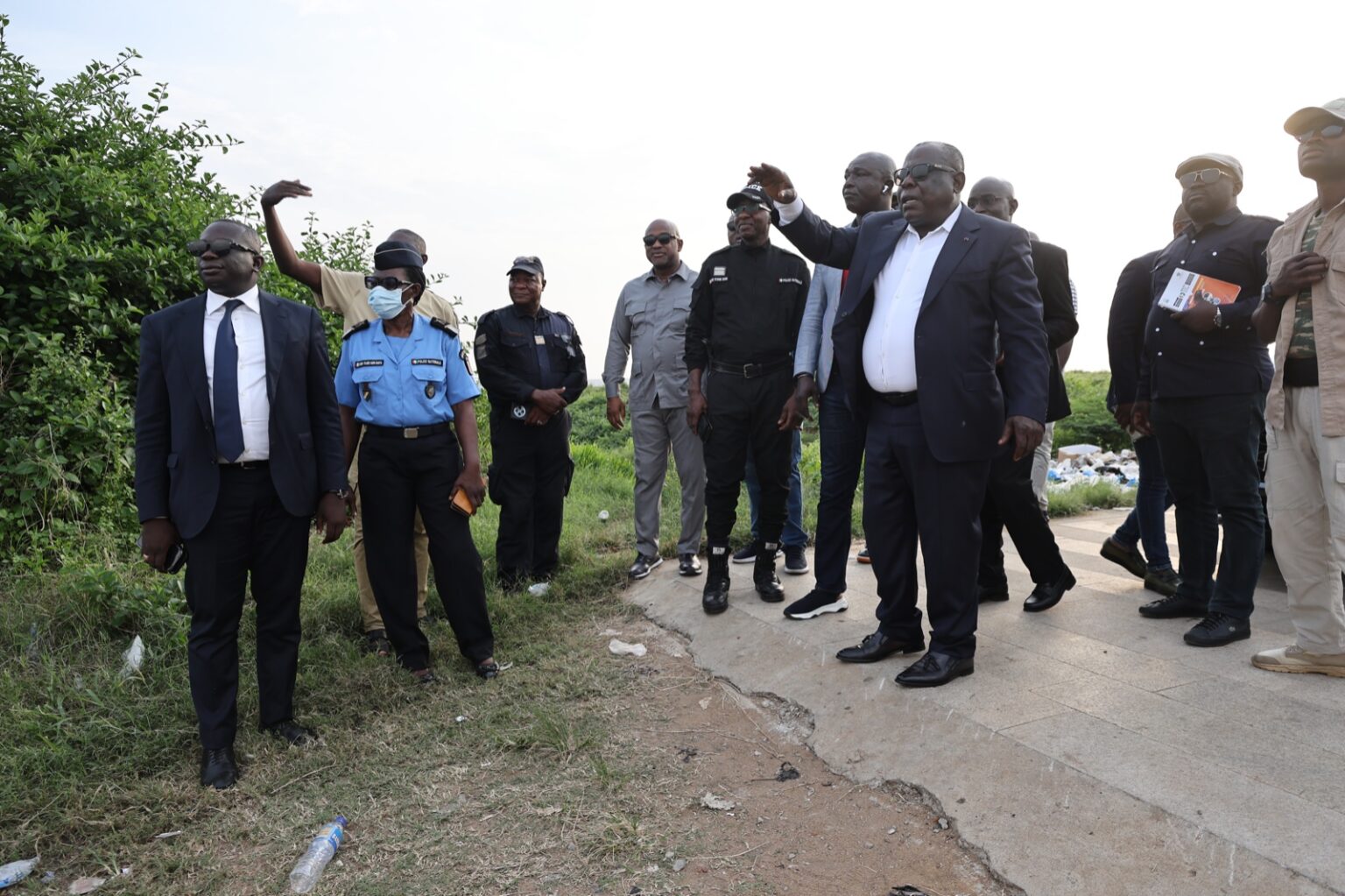 Port-Bouët: Le ministre gouverneur Cissé Bacongo lance les travaux de ...